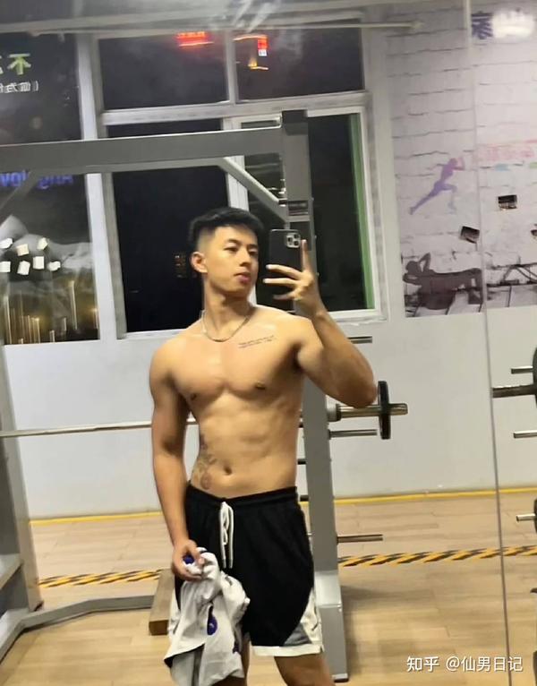 福建184cm黑皮体育生，现在的00后真会玩 知乎