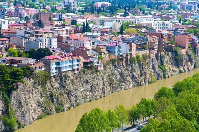 弱小的格鲁吉亚竟敢挑衅俄罗斯，这背后到底是谁在撑腰？ - 知乎