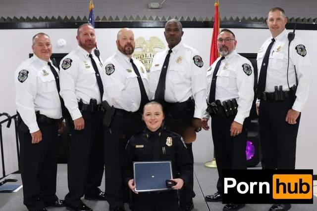 颠覆！美国警察6男1女，工作期间狂欢、拍摄传递不雅视频被解雇！ - 知乎