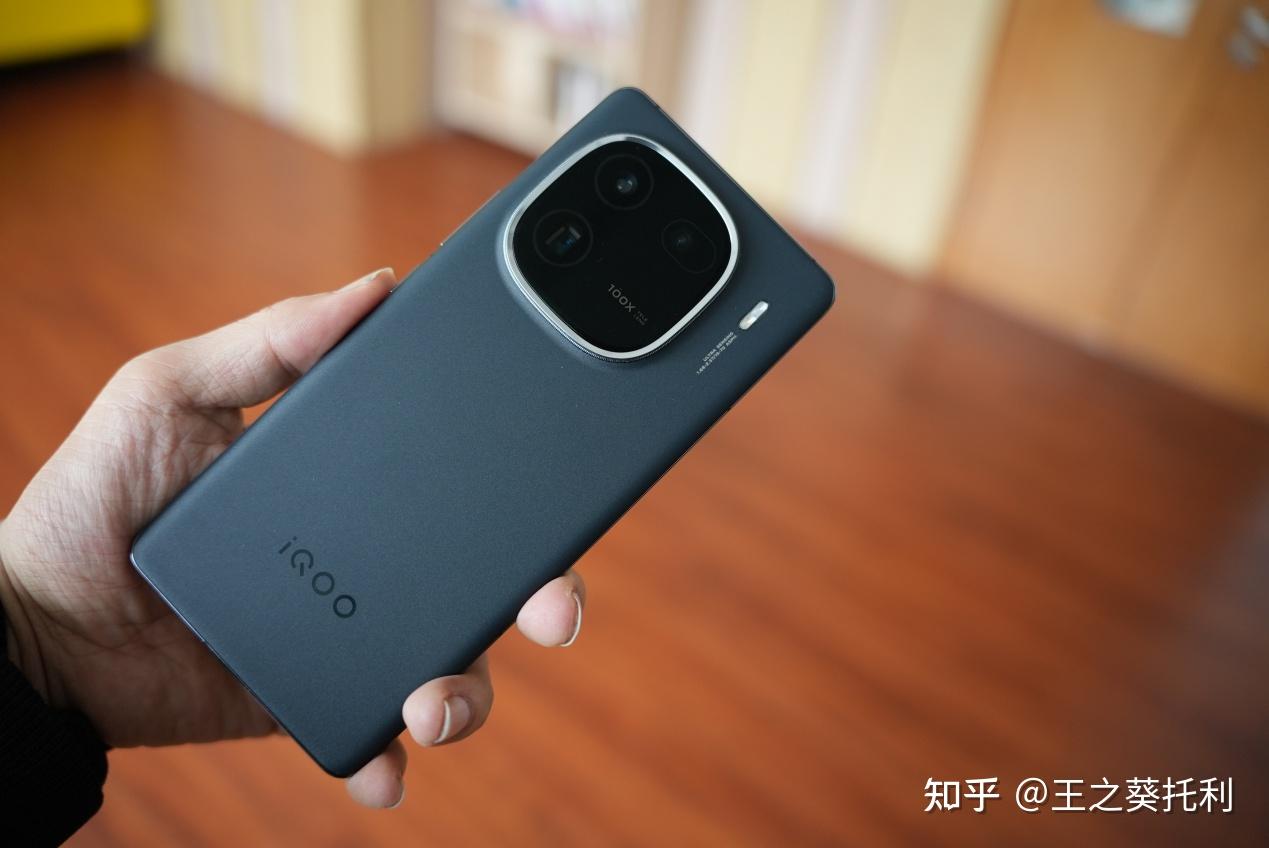 如何评价 11 月 7 日发布的 iQOO12 系列？会重演初代 iQOO 的辉煌吗？ - 知乎