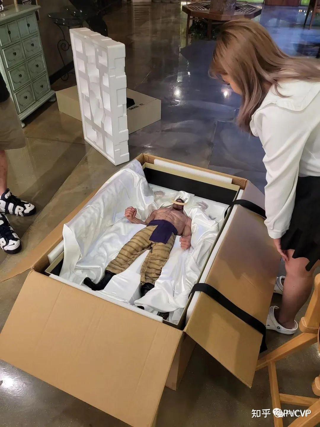 JND的真人版硅胶白胡子雕像实拍，那硅胶女帝是不是指日可待了？ - 知乎