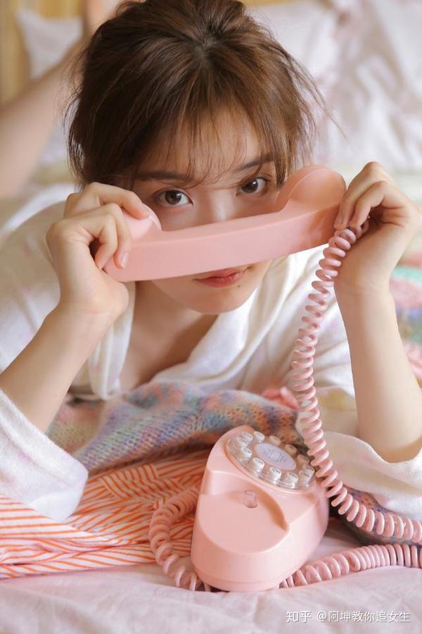 怎么和女生聊天逗她笑?这四个技巧!让她不知不觉对你产生好感 知乎