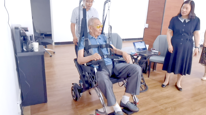 瘫痪卧床老人怎么护理？智能行走机器人助你快速康复。 - 知乎