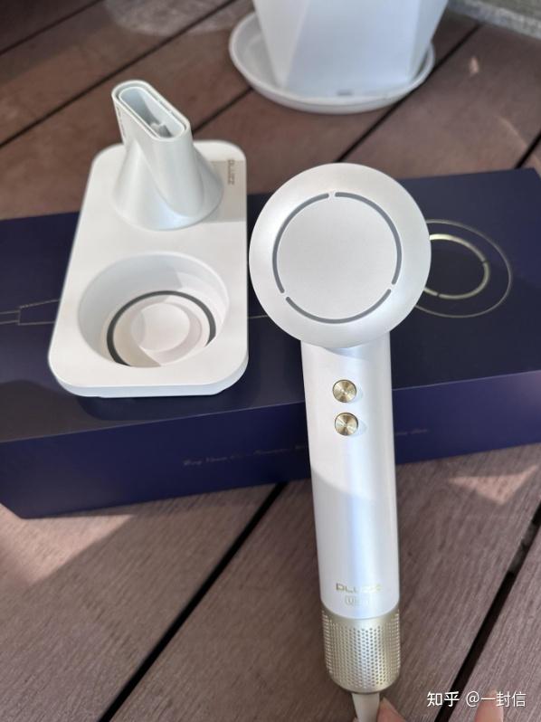 新年送礼指南，PLUZZ X116 Ultra高速吹风机礼盒，贴心实用，送礼送到长辈心坎里！ - 知乎