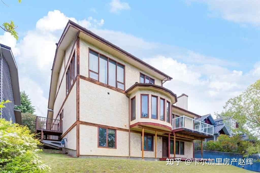 卡尔加里西北最佳学区Edgemont, 3000尺 walkout 独立屋，108万，著名丘吉尔高中，Tom Baines初中 ...