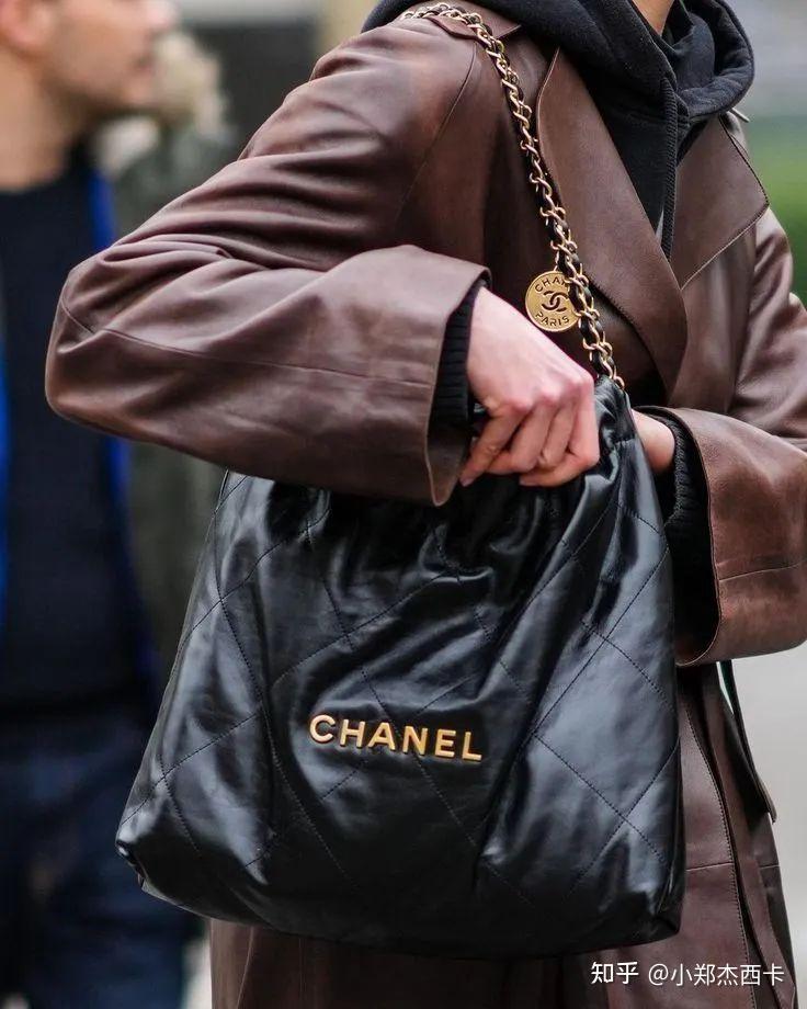 4万块买个 CHANEL 垃圾袋！奢侈品抢钱疯了吗? - 知乎