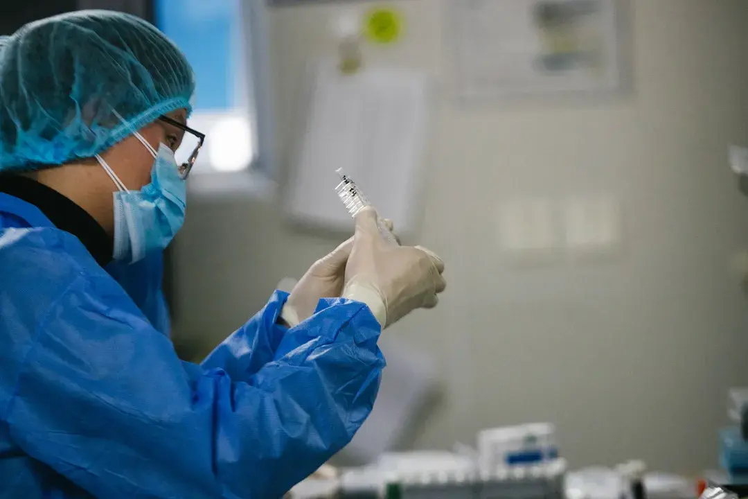 病毒学家表示「 mRNA 新冠疫苗的高效实用特点在 HIV 疫苗研发上同样成立」，透露了哪些信息？ - 知乎