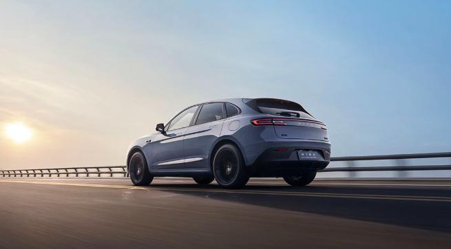 25万级新势力谁更适合家用？问界新M5 Ultra对比理想L6 - 知乎