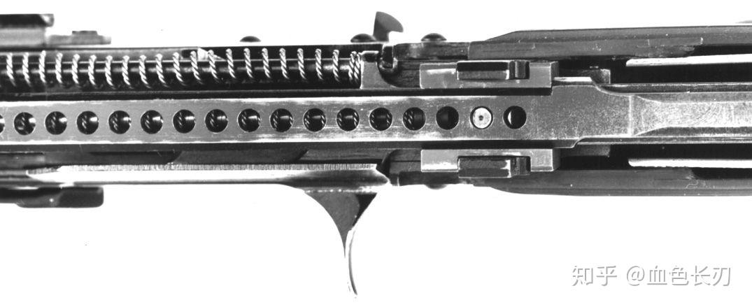 有没有大佬来闲谈一下AEK-971小家族是怎么一步步变成A545拉皮系列再到AK-107系列的？ - 知乎