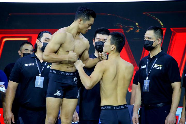 “神秘后生”与“武术前辈”的较量 | JCK战觉城2022赛季第十二战称重 - 知乎