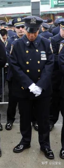 细谈如何区分纽约警察NYPD的警衔警服 - 知乎