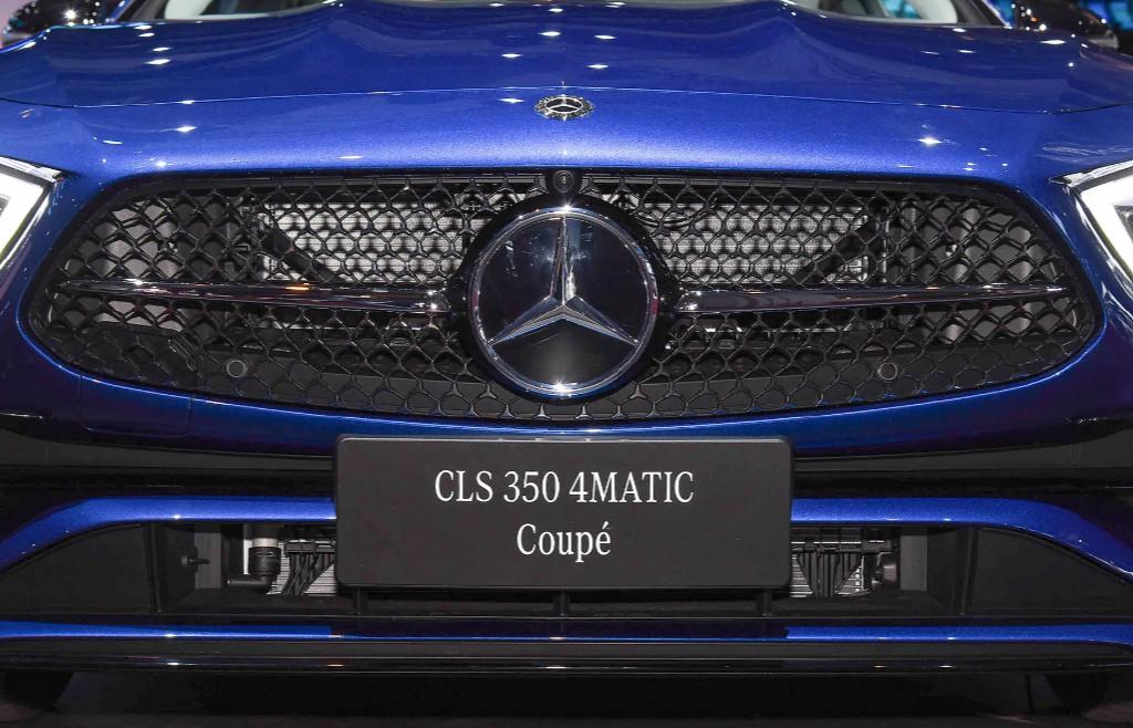 满足中年男性的“少年心”，新款奔驰CLS对比奥迪A7L - 知乎