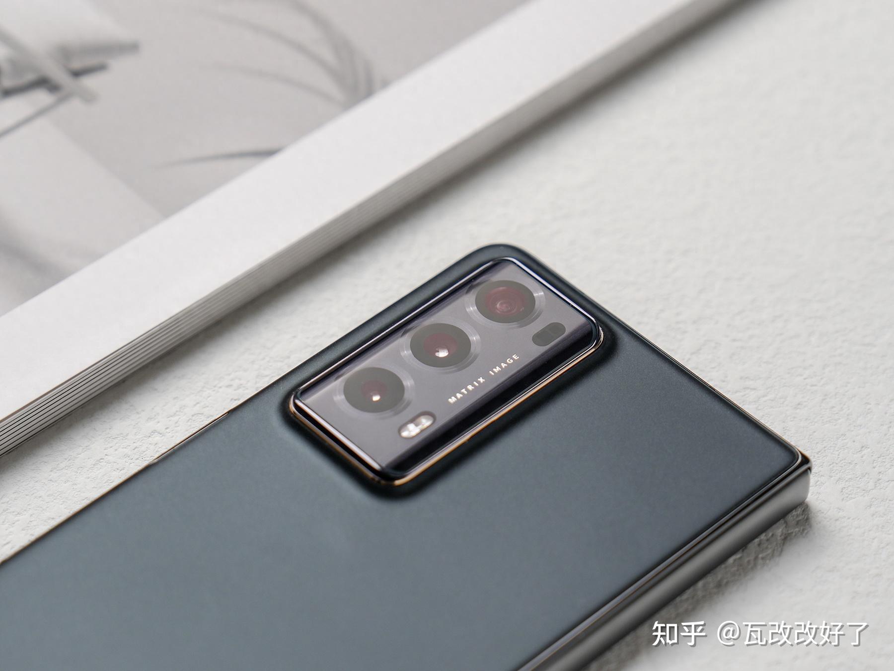 荣耀Magic V2评测：比直板旗舰更轻薄更好用，这次方向对了