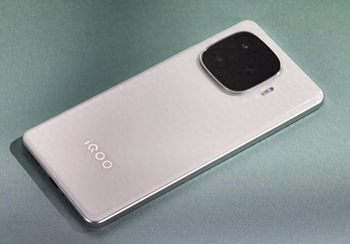 iQOO爆发7000mAh千元新机，有80W闪充和1.5K屏，依旧真香价 - 知乎