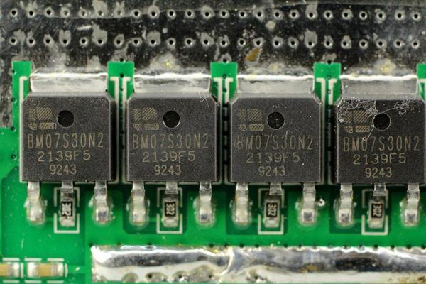 拆解报告：Yoobao羽博200W多功能便携式储能电源EN2 - 知乎