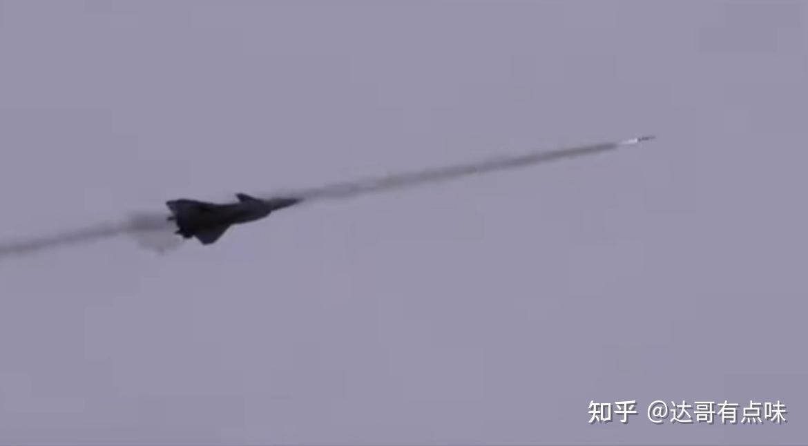 歼20实弹回应B21首飞？PL-10格斗弹尾烟明显意味着什么 - 知乎