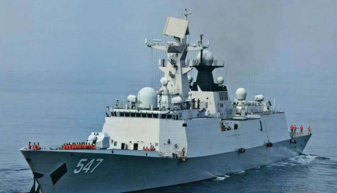 4000吨大舰拍成小炮艇！新型054A护卫舰照片流出，能看出哪些端倪 - 知乎