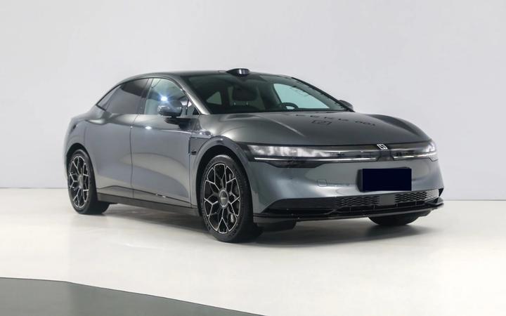 加速2秒多，有800V、骁龙8295芯片，极氪007亮相，预售22.99万起 - 知乎