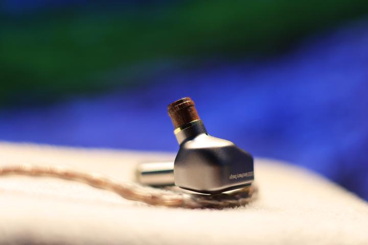 把SONY MV1塞进耳塞里？ - 声音记忆的SW2 - 知乎