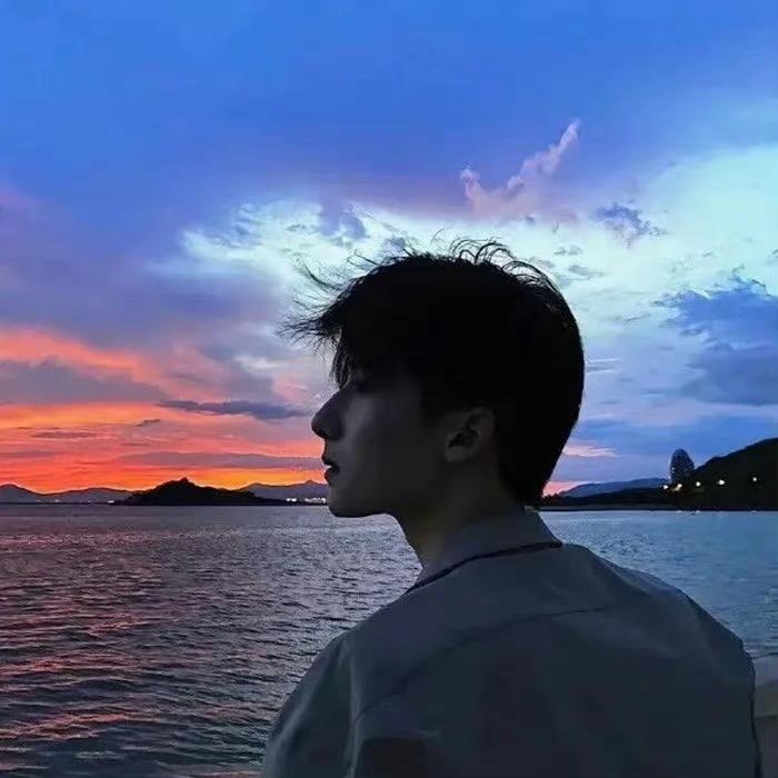 看上去很自由的男生头像 - 知乎