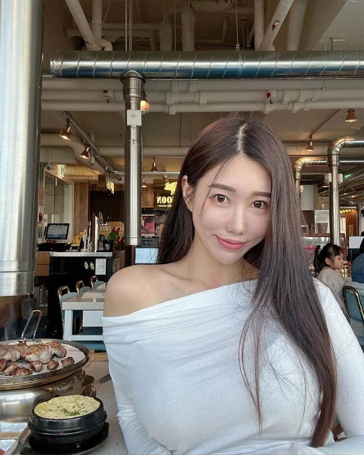 1米74，56kg，极品身材啊，竟然是生过孩子的宝妈 - 知乎