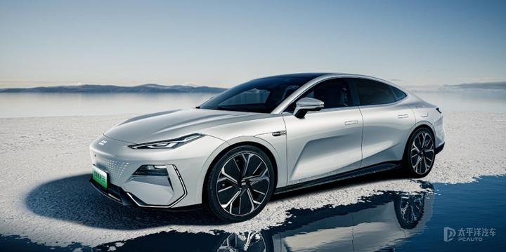 吉利银河E8官图发布 配备45英寸8K大屏 搭载8295芯片 - 知乎