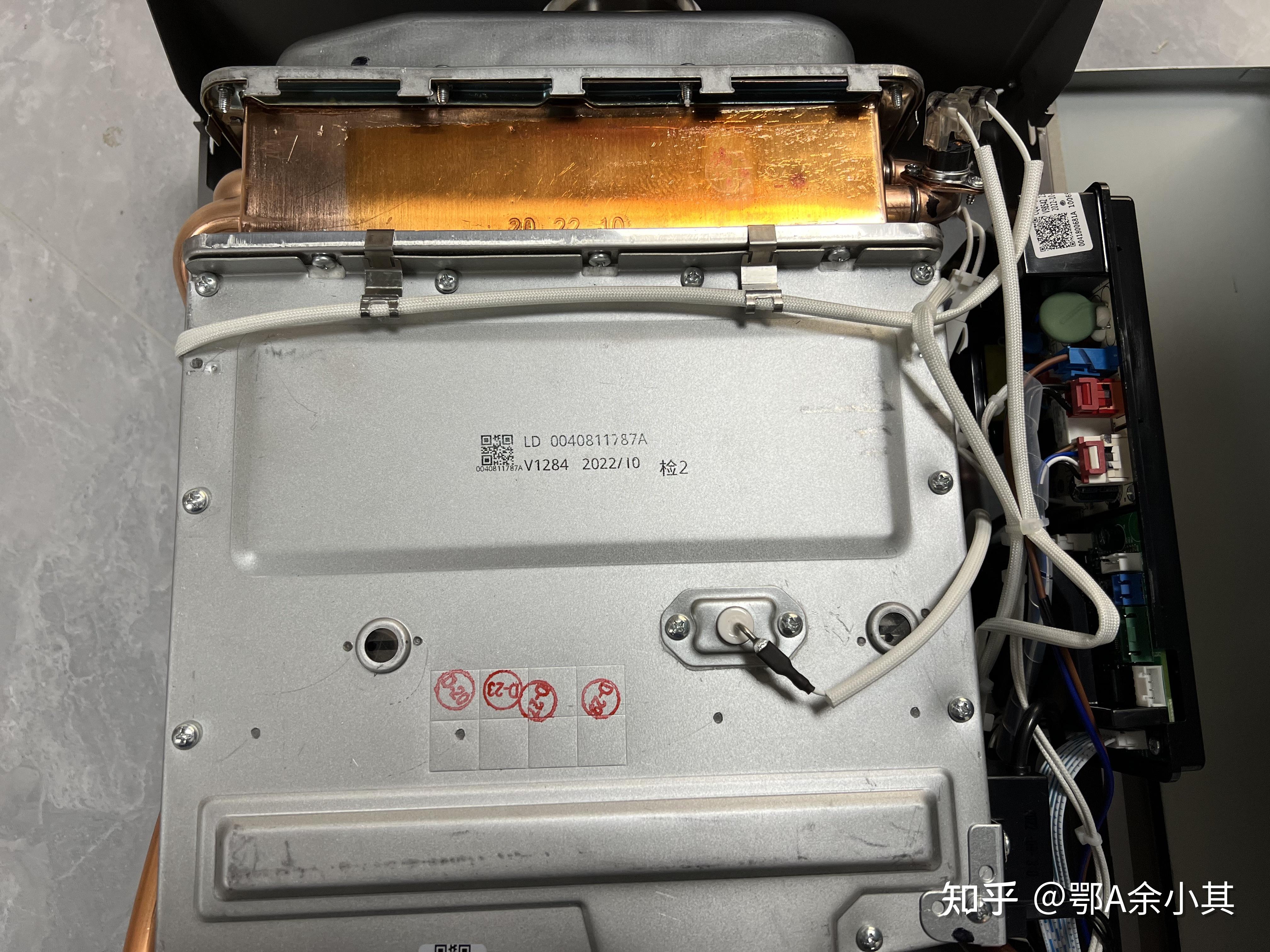 《干掉热水器云评测》(十四)国产海尔中端热水器JSQ31-16KL3 海尔下置风机+水量伺服基础款产品