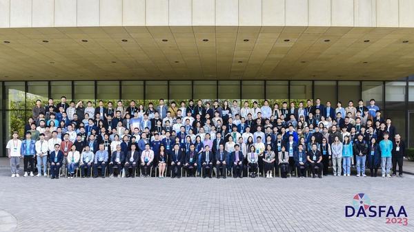 DASFAA 2023｜创邻科技周研博士分享前沿图数据库观点 - 知乎