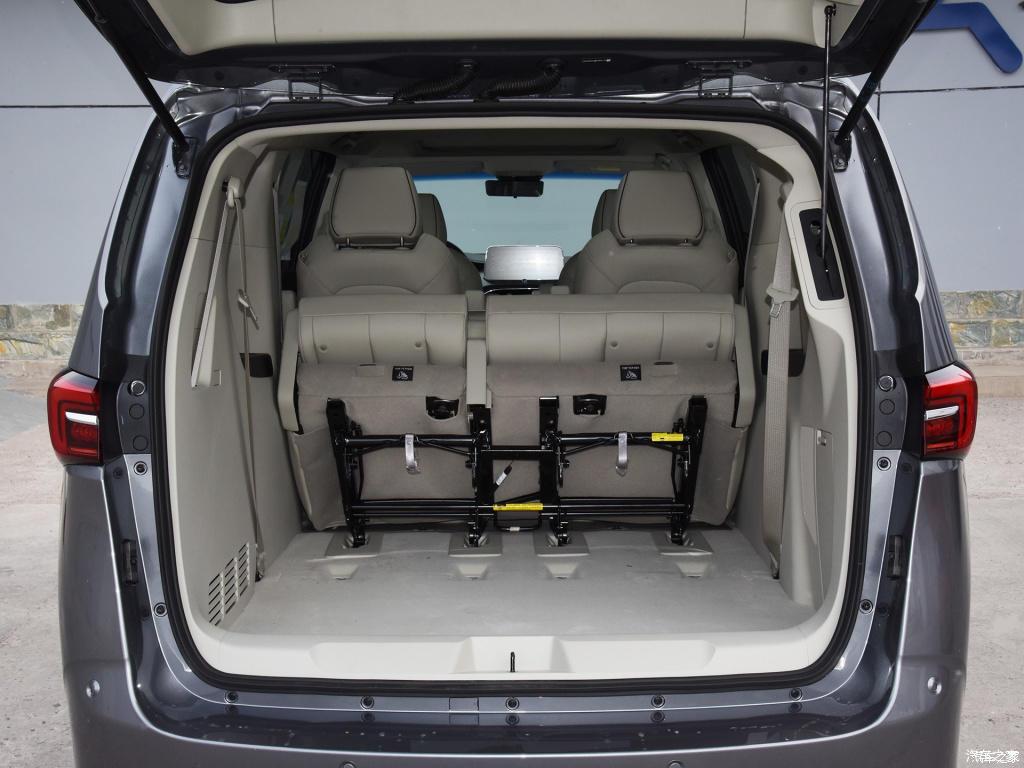 GL8家族全解析（六）别克GL8 陆上公务舱 新老款哪个值得买？ - 知乎