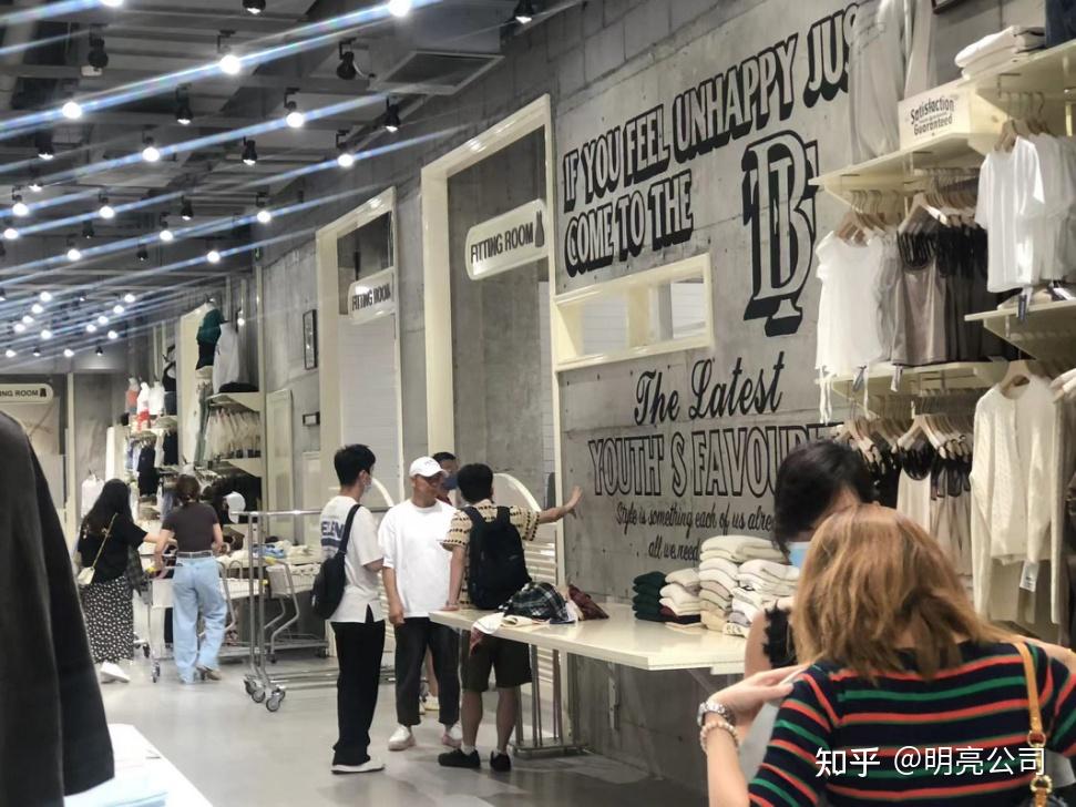 探访Basement FG：主打均码服装、每天保持上新，现场提袋率约90% - 知乎