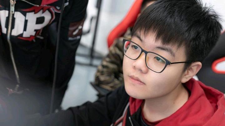 黑粉也是粉！369首谈加入JDG原因：在这里感觉被重视被需要 - 知乎