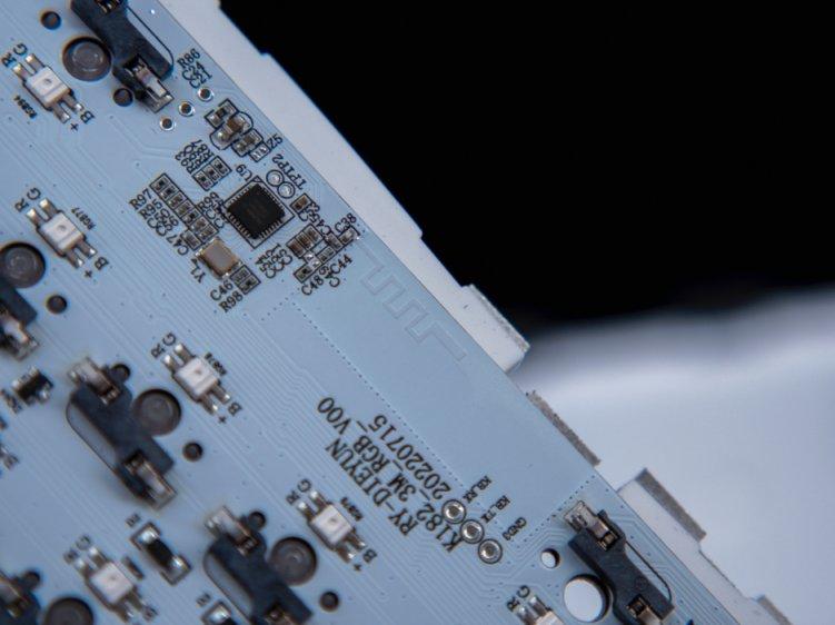 桌面上的一盒冰块，将透明做到极致——CK75 北极熊 - 知乎