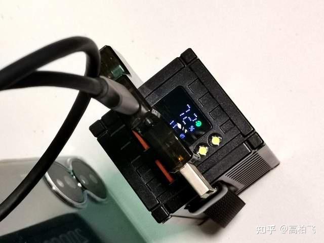 WOPOW沃品充电宝：创意集装箱设计，支持22.5W&PD20W超级快充