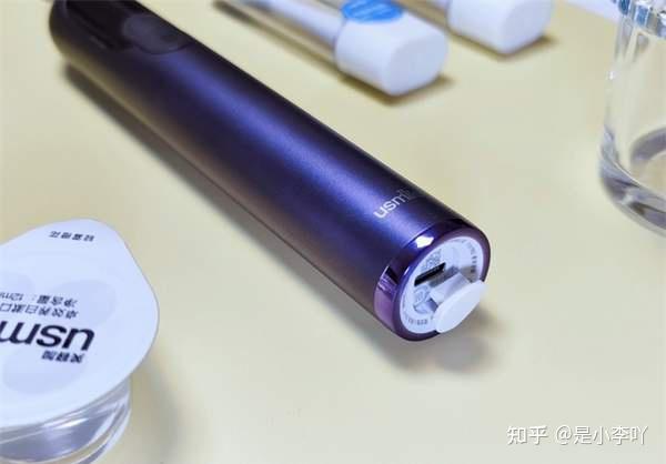 usmile笑容加电动牙刷F10 PRO使用评测：双屏显示