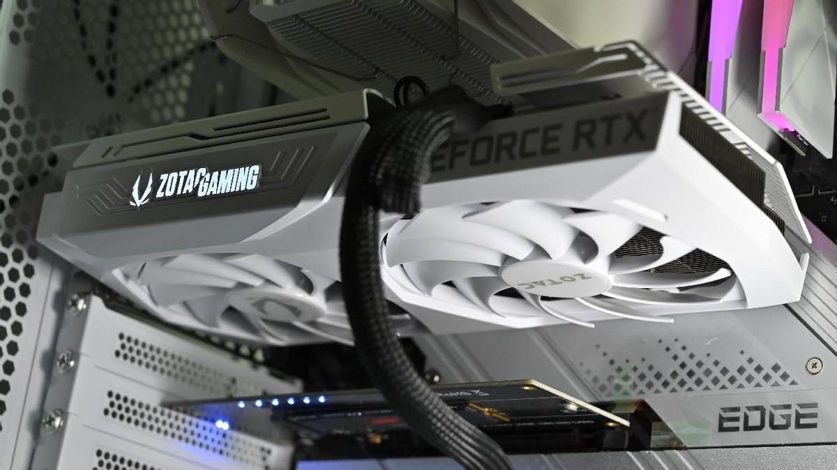 有没有真香白色显卡推荐，两千上下的? - 知乎