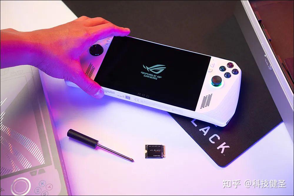 2230标准的超强SSD 西部数据SN770M评测 ROG掌机最佳存储搭档 - 知乎