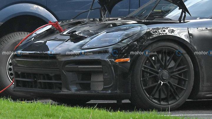 末代最强性能车？保时捷Panamera GT3谍照！配赛道级轮毂！ - 知乎