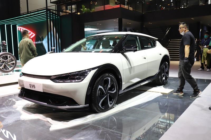 2023款起亚EV6在美国公布售价 约合35.1万元起 - 知乎