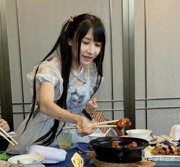 蔡萝莉高中时期旧照曝光,和萝莉一点也不搭边,确定是同一人? 知乎