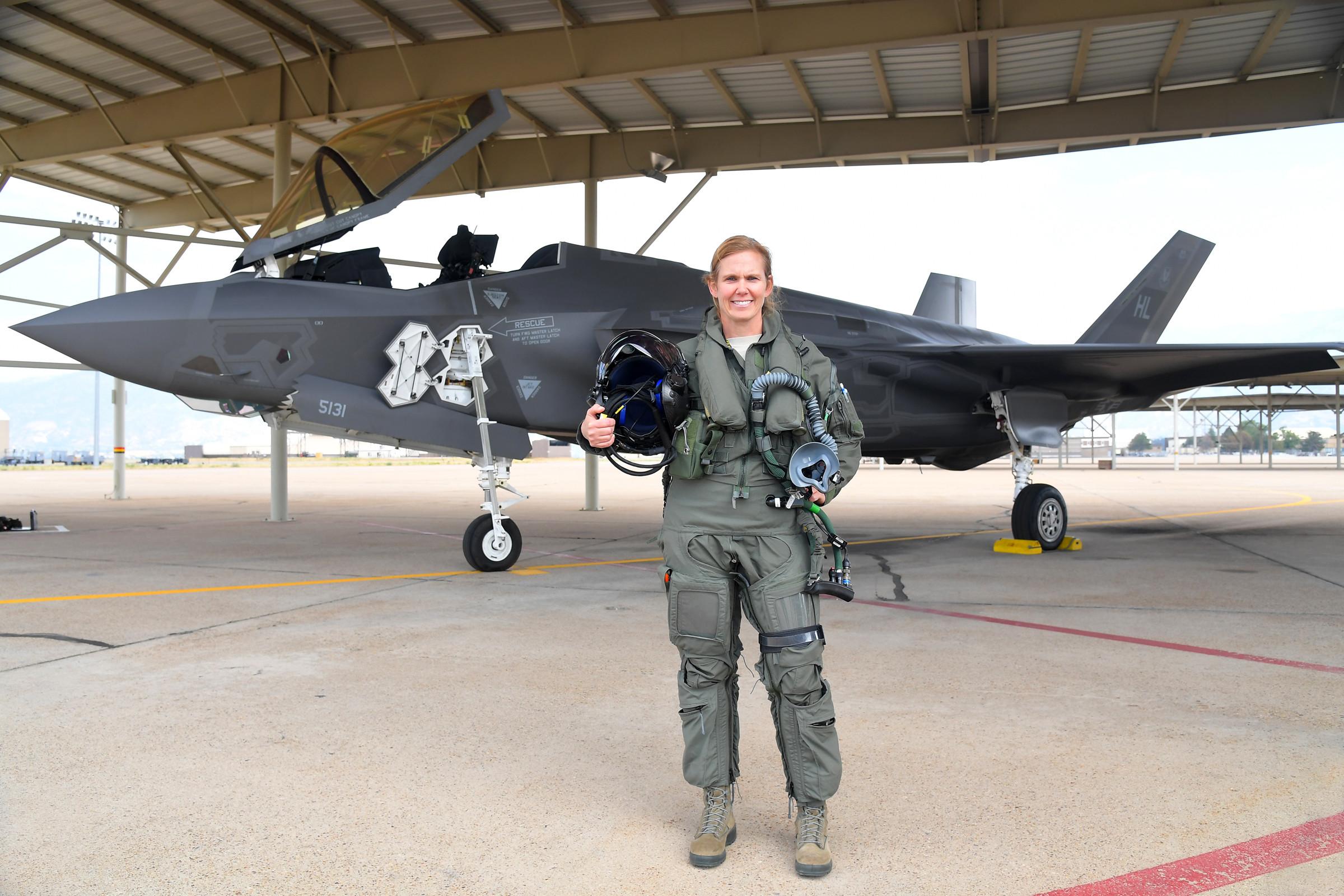 【合集】F-35女飞行员 - 知乎