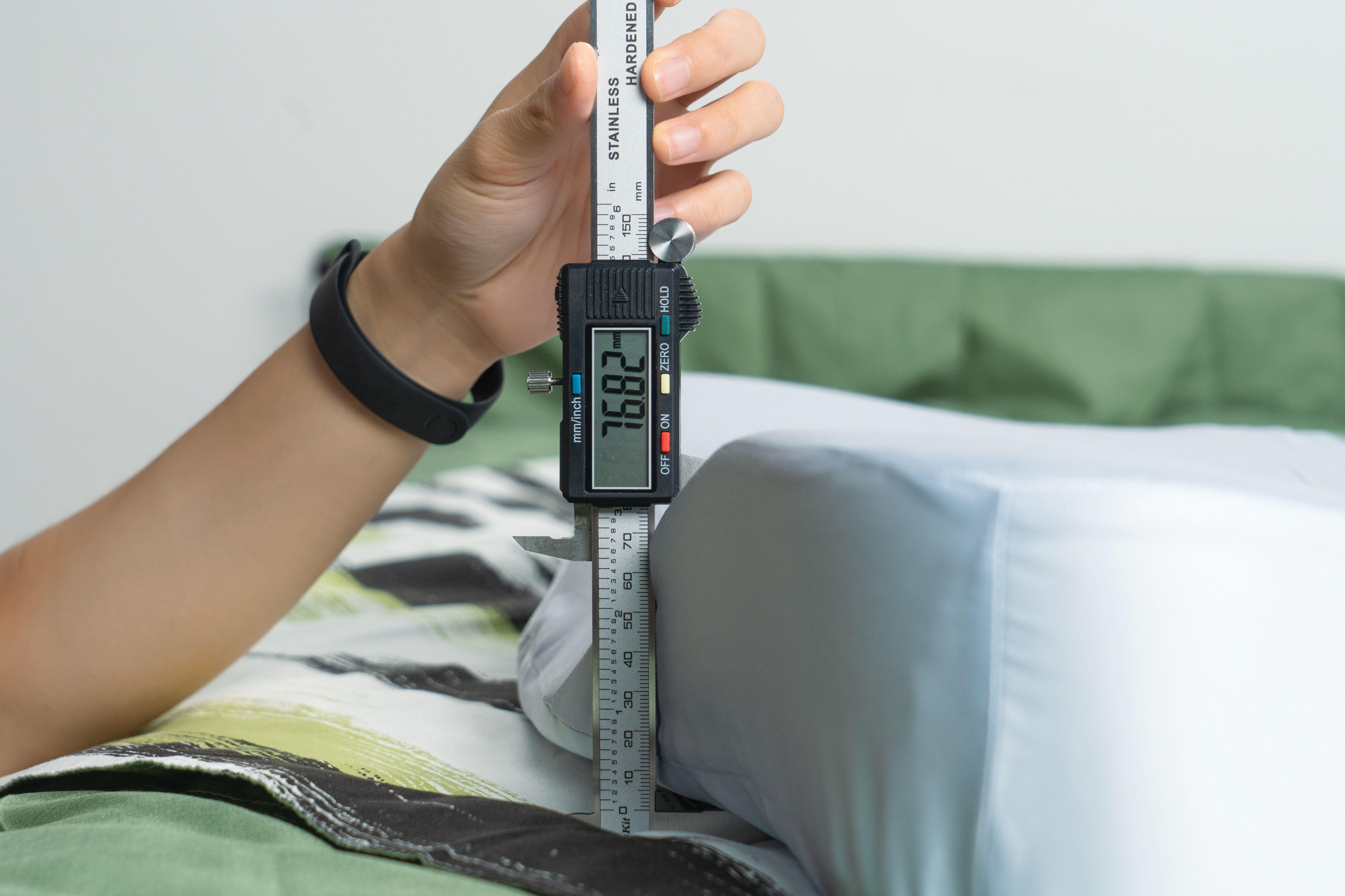 枕头枕头如何选？价格100-400元之间，睡眠博士|亚朵|7C|翼眠|躺岛六款枕头横评，哪款才更值得入手？