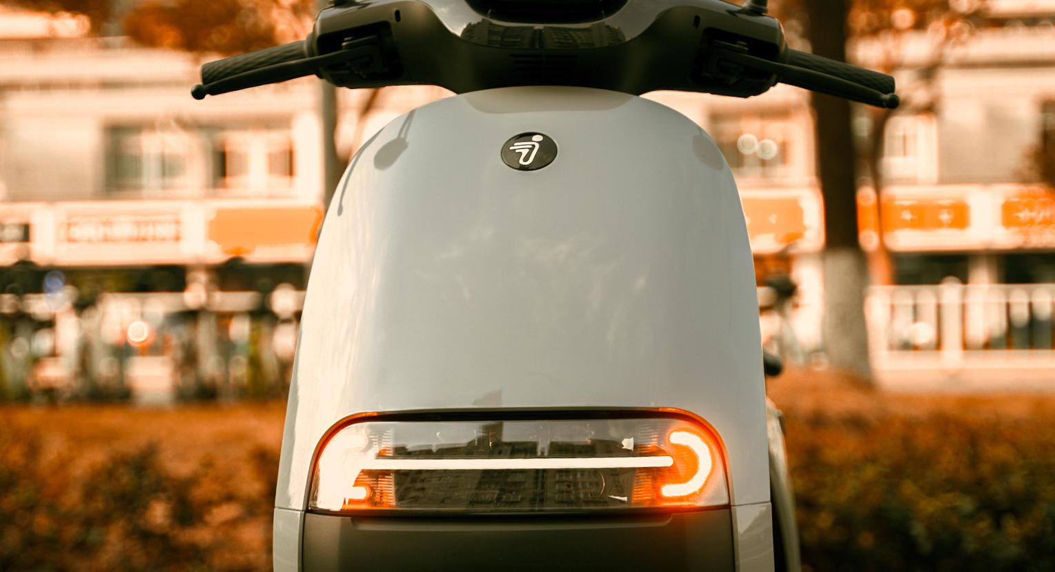 近2.1W的电动摩托车，体验如何？九号E200P MK2测评 - 知乎