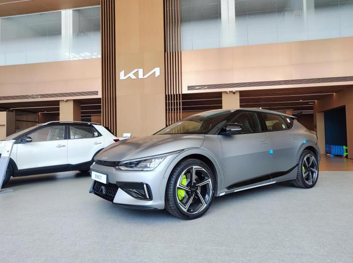 在美国卖40多万的起亚EV6 GT，实力到底咋样？我们去4S店看了看 - 知乎