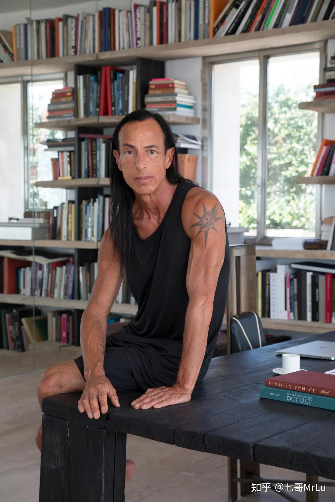 一口石棺，两把手枪，三件衣服…这就是 Rick Owens 的家 - 知乎