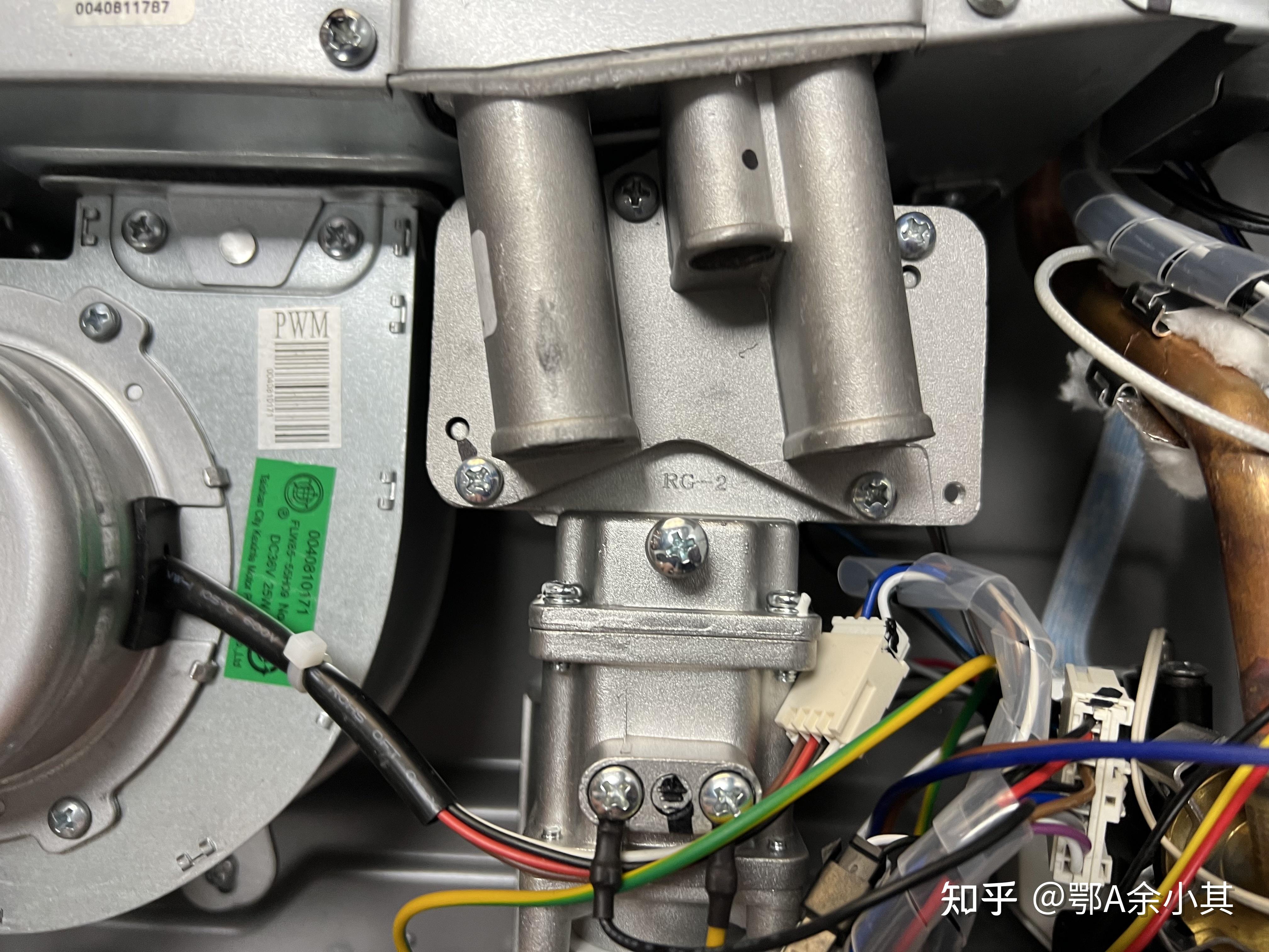 《干掉热水器云评测》(十四)国产海尔中端热水器JSQ31-16KL3 海尔下置风机+水量伺服基础款产品