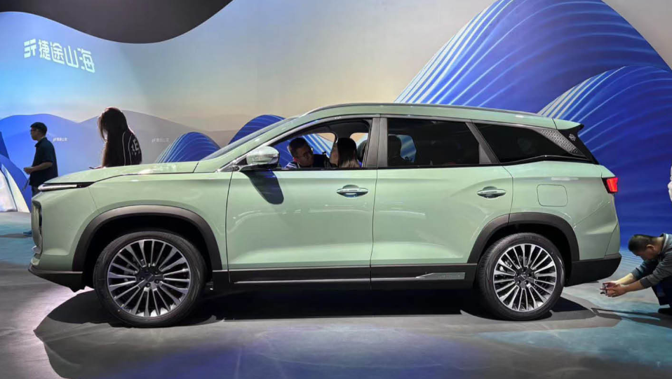 20万元内就有7座和大屏，捷途山海L9成了半价理想L9？ - 知乎