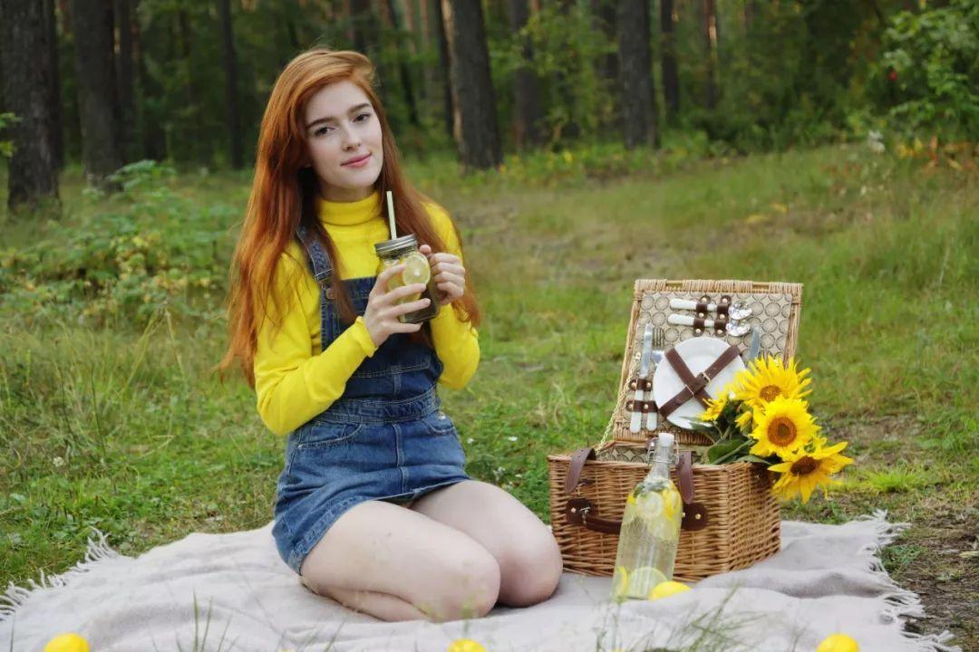 Jia Lissa(贾·丽莎)是一位拥有火焰般红发和雪白皮肤的俄裔双馨美女 - 知乎