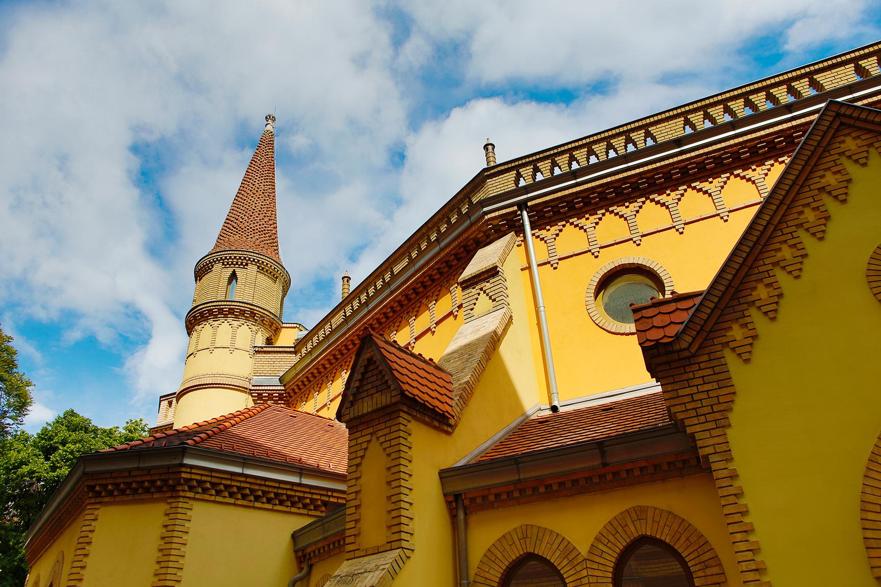 罗兰大学 - 知乎