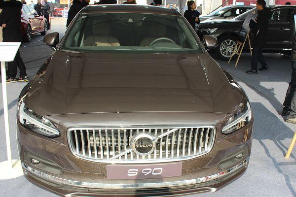 2021款沃尔沃S90实车到店，外观北欧风，2.0T爆发250马力！ - 知乎