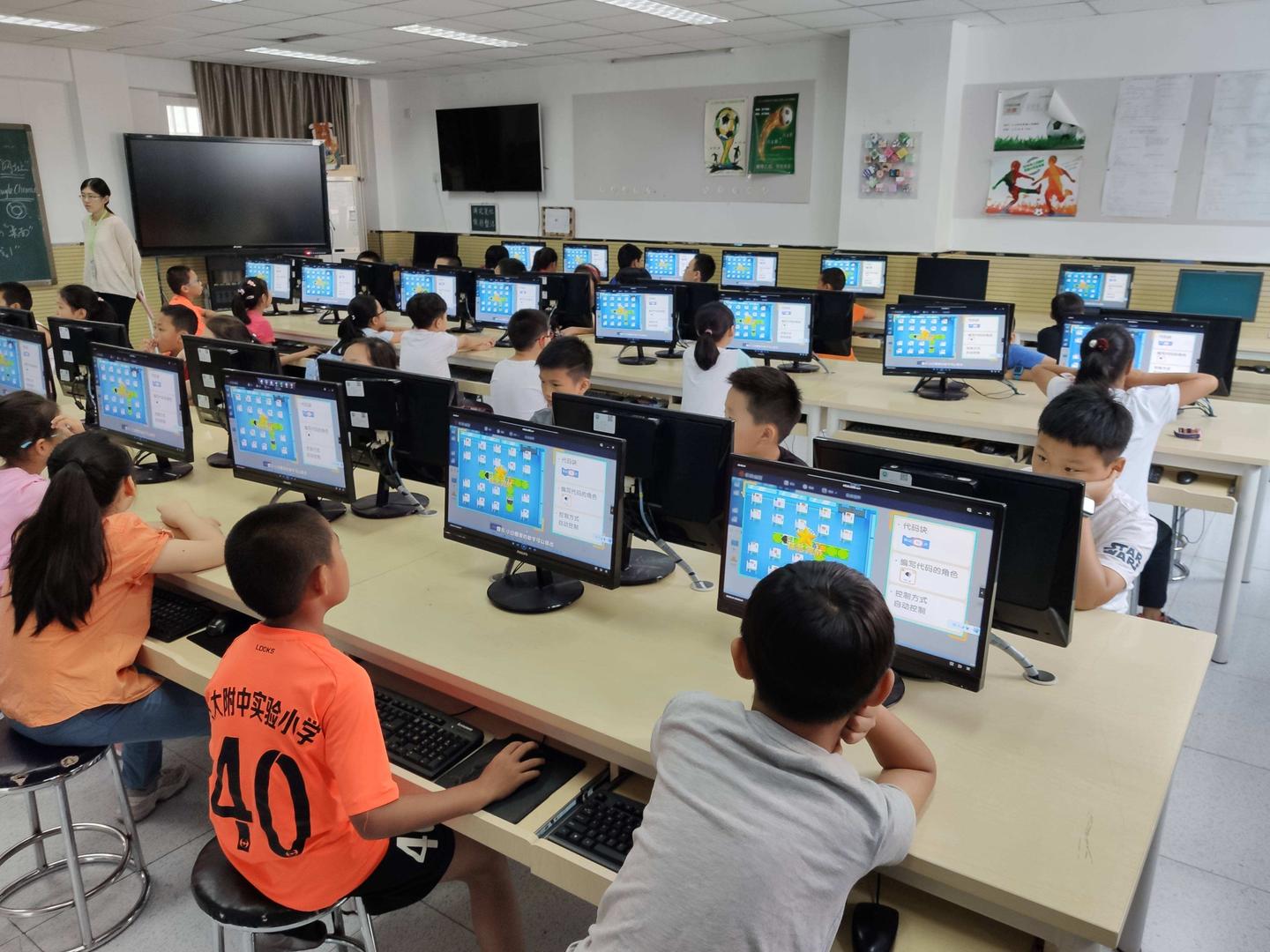 【答案解析】2023年CSP-J2真题解析：小苹果，附完整真题—信奥篇4 - 知乎